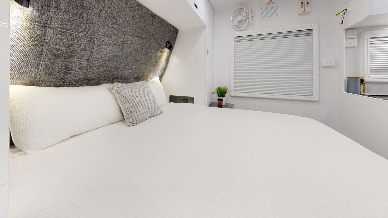 Network RV’s 21ft Bunk - Luxury RV's Western Australia